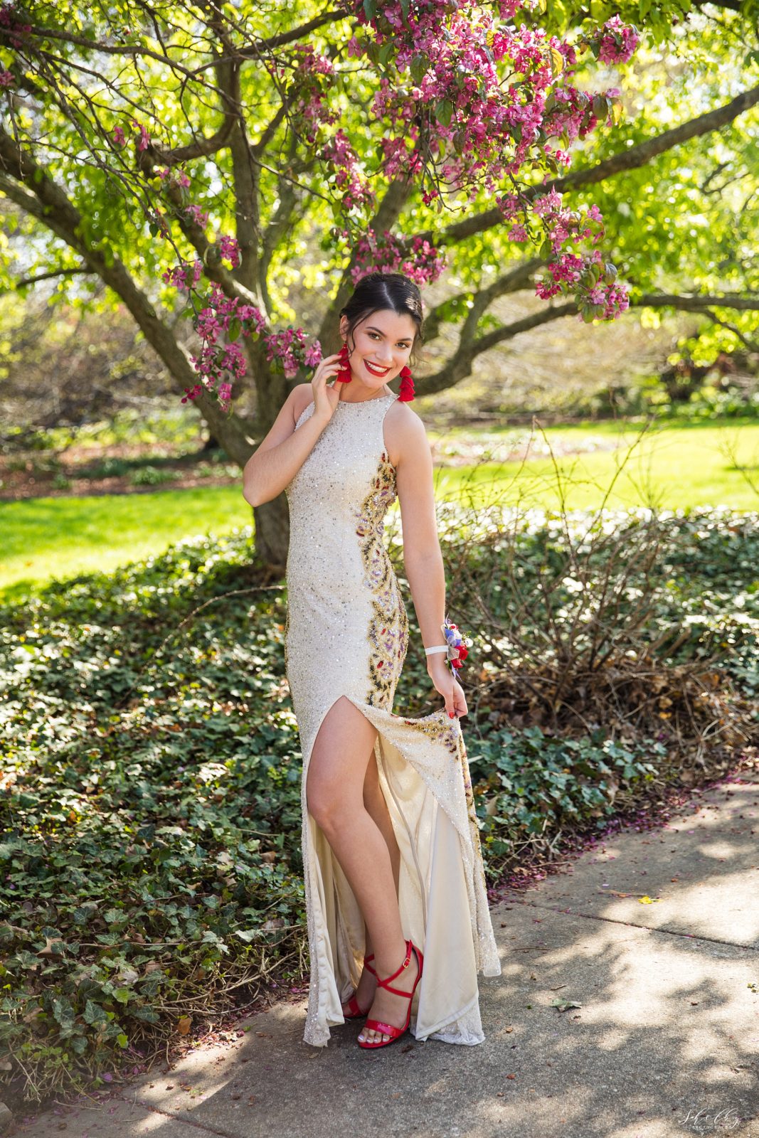PROM 2019 at Luthy Botanical Gardens in Peoria, IL | Shelby Photography