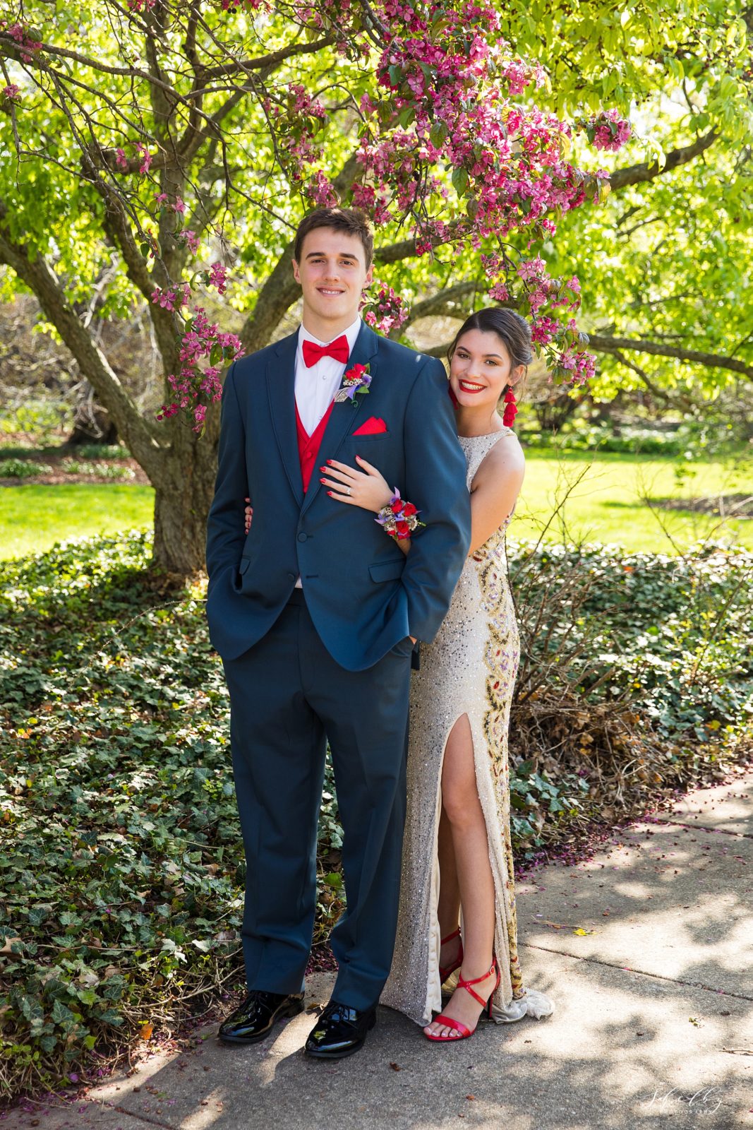 PROM 2019 at Luthy Botanical Gardens in Peoria, IL | Shelby Photography